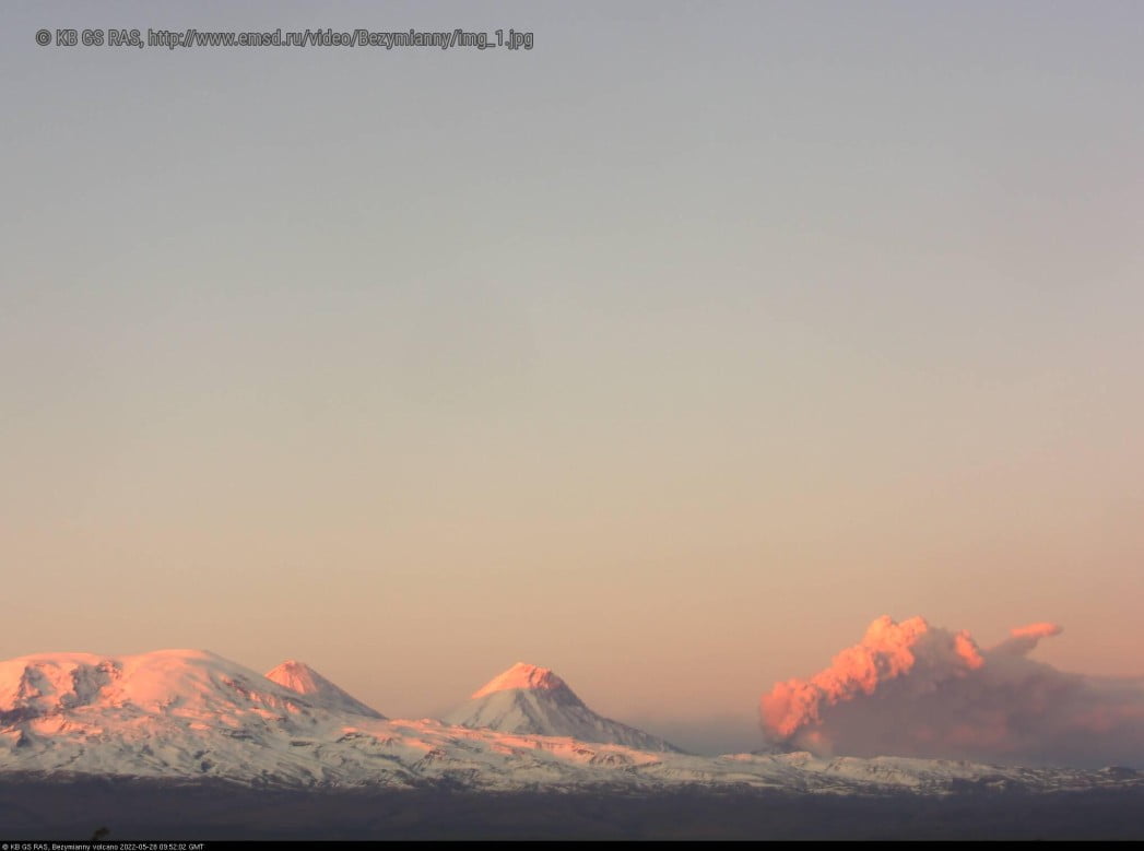 High-level eruption at Bezymianny volcano, ash to 15 km (50 000 feet) a ...