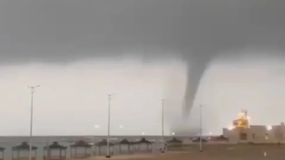 Strong tornado hits Rabigh Governorate, Saudi Arabia - The Watchers