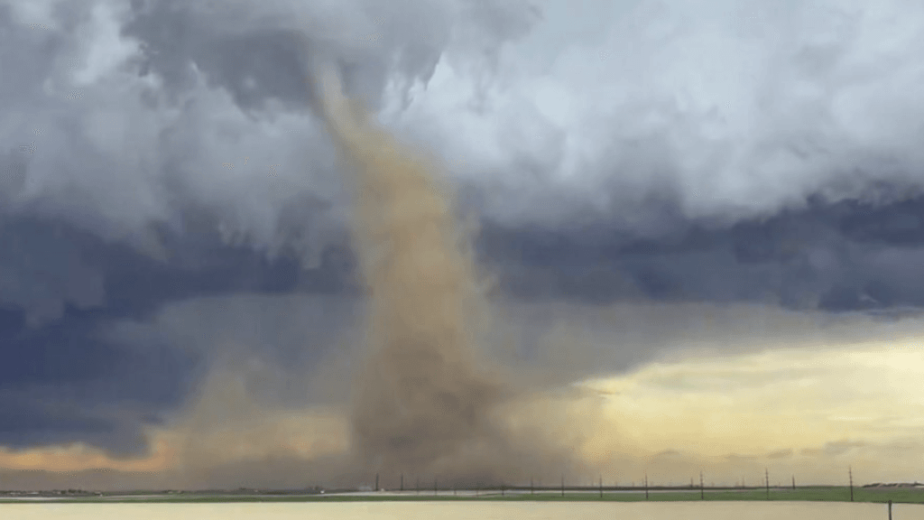 Tornado outbreak causes widespread damage in Colorado and Kansas - The ...