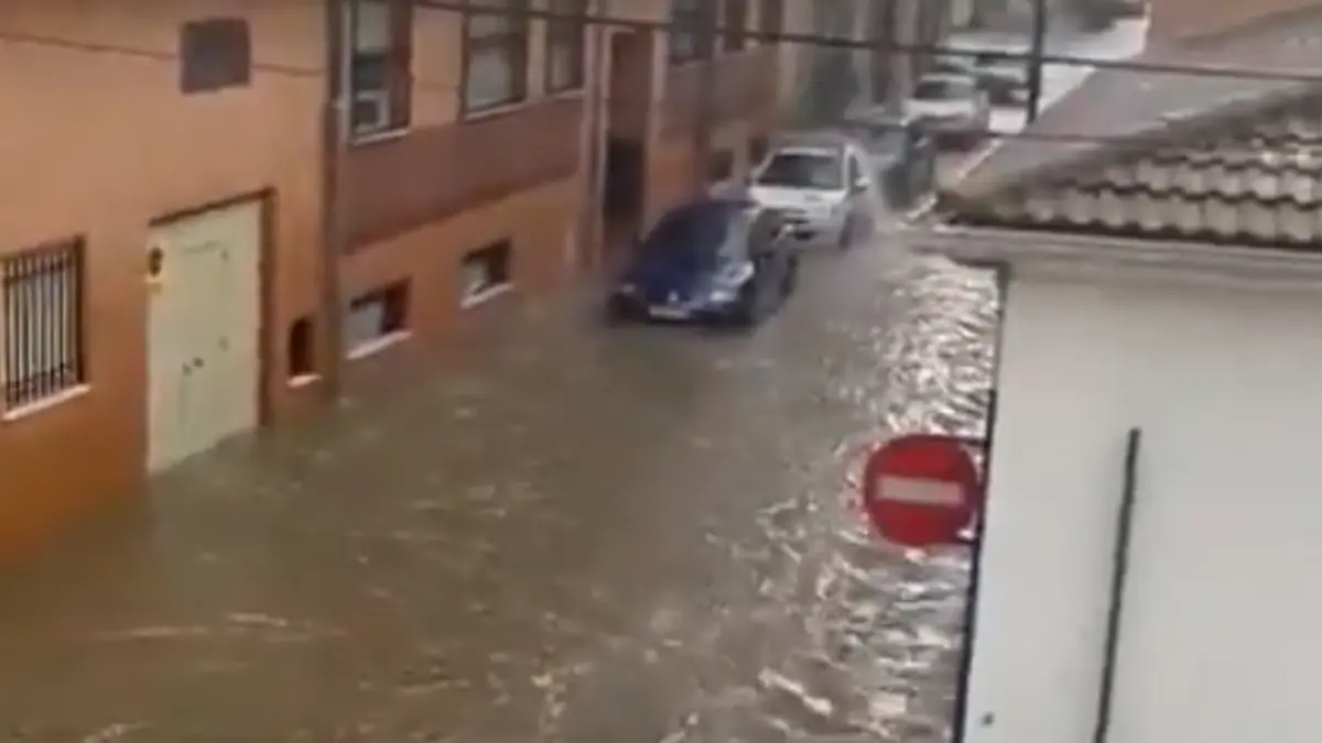 Severe hailstorm causes widespread damage in La Roda, Albacete, Spain ...