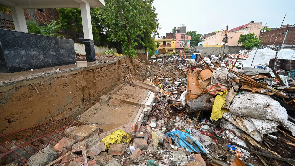 Eight killed amid heavy rains in Delhi’s Jaitpur area - The Watchers