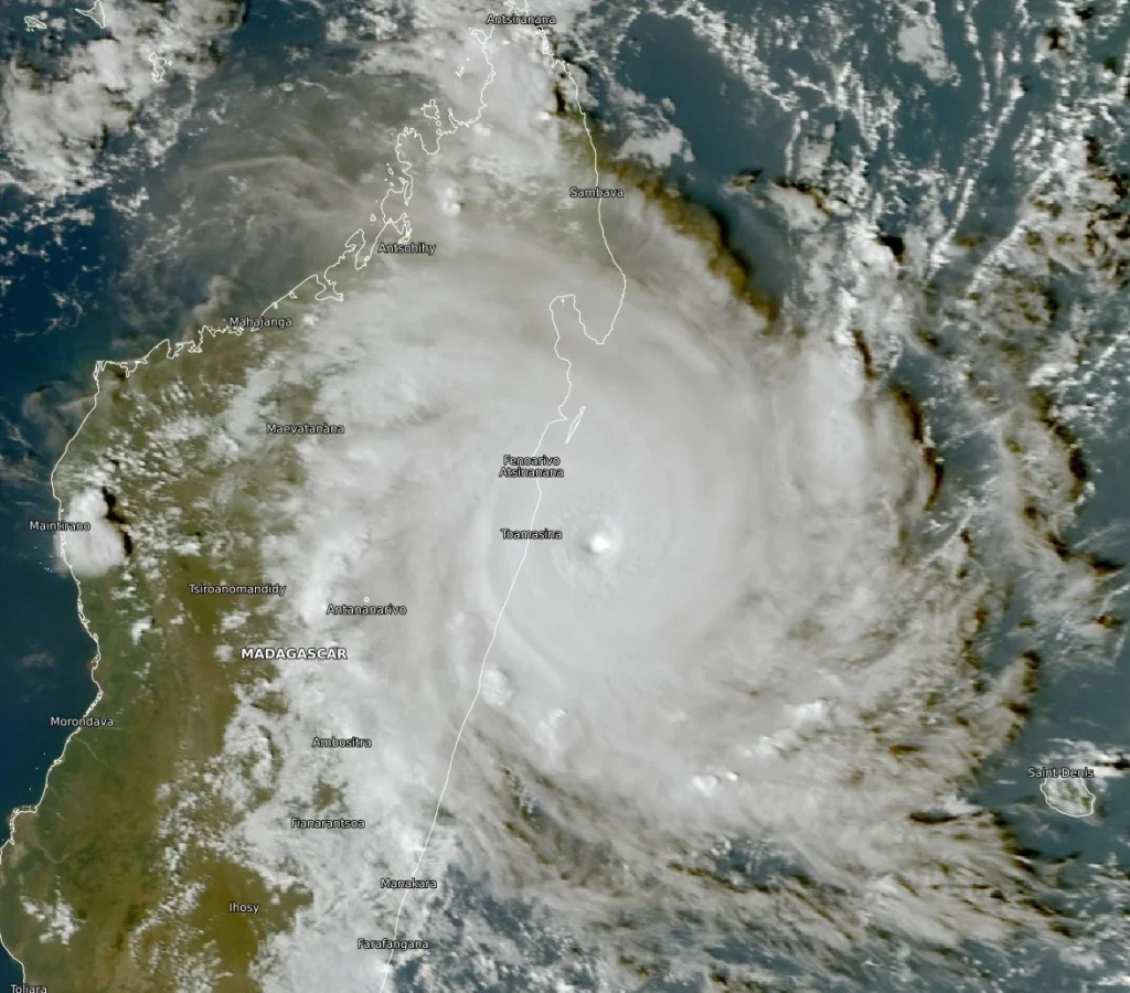 Intense Tropical Cyclone Gezani makes landfall near Toamasina on ...